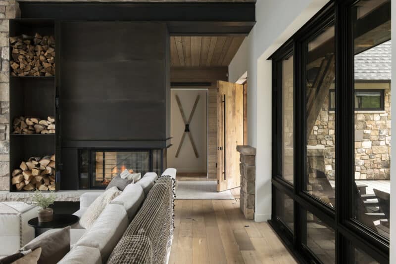 A Reclaimed Custom-Built Home on the Lake - Manomin Resawn Timbers