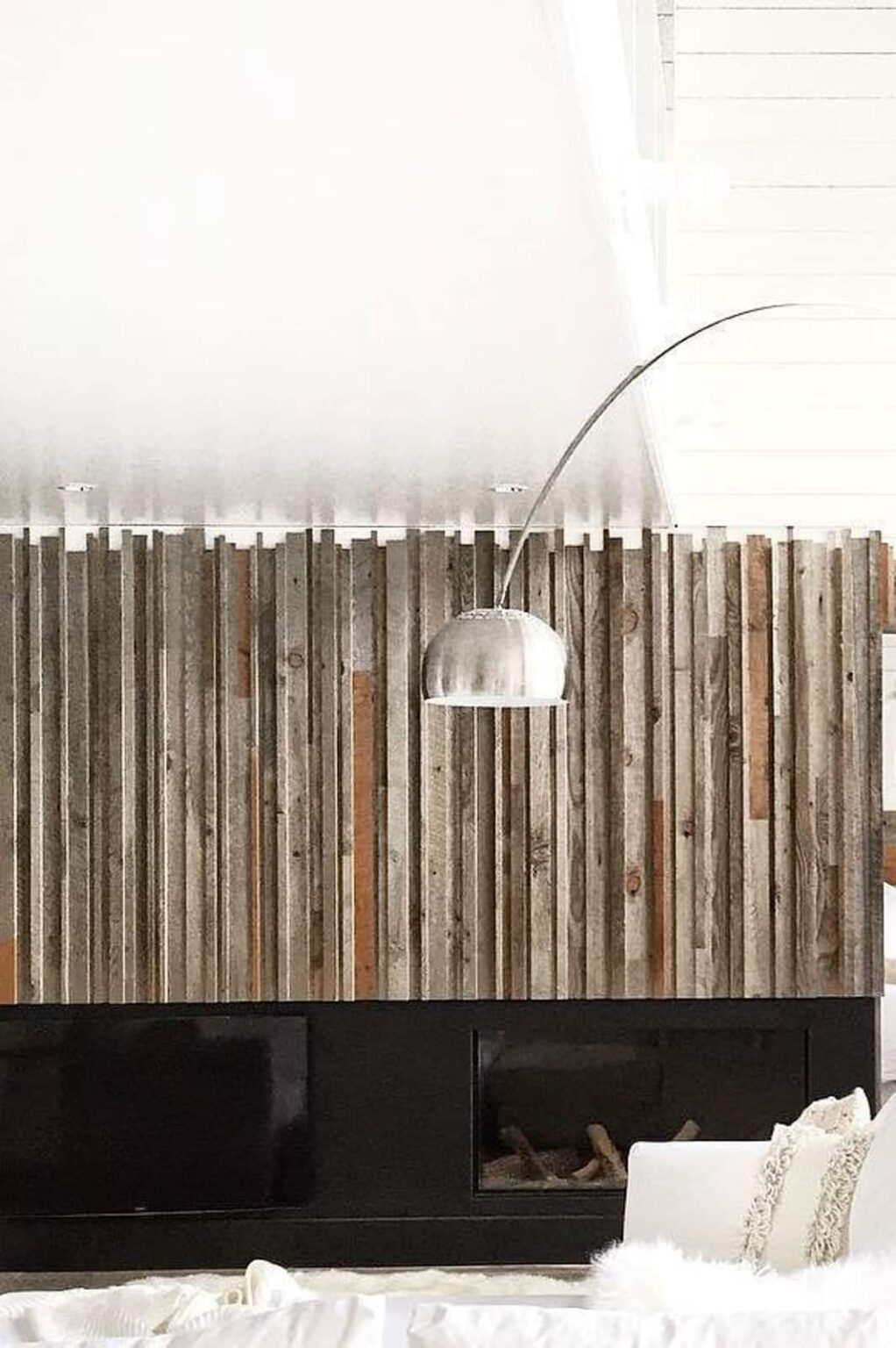 9 Reclaimed Wood Accent Wall Designs for Huge Impact - Manomin Resawn ...